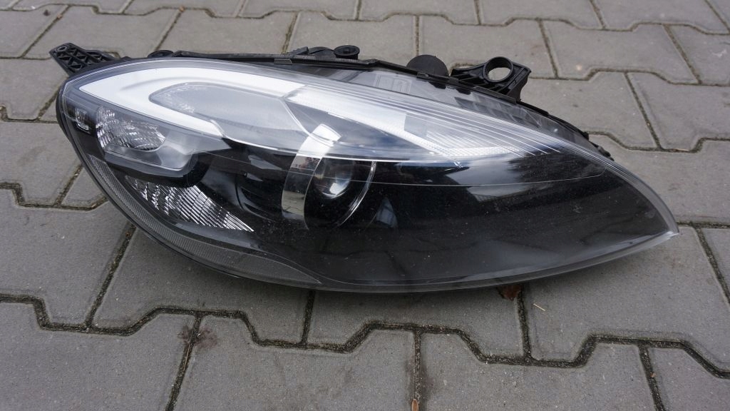 VOLVO V40 CC - LAMPA PRAWA PRZEDNIA XENON PRZÓD - 12794255174 ...