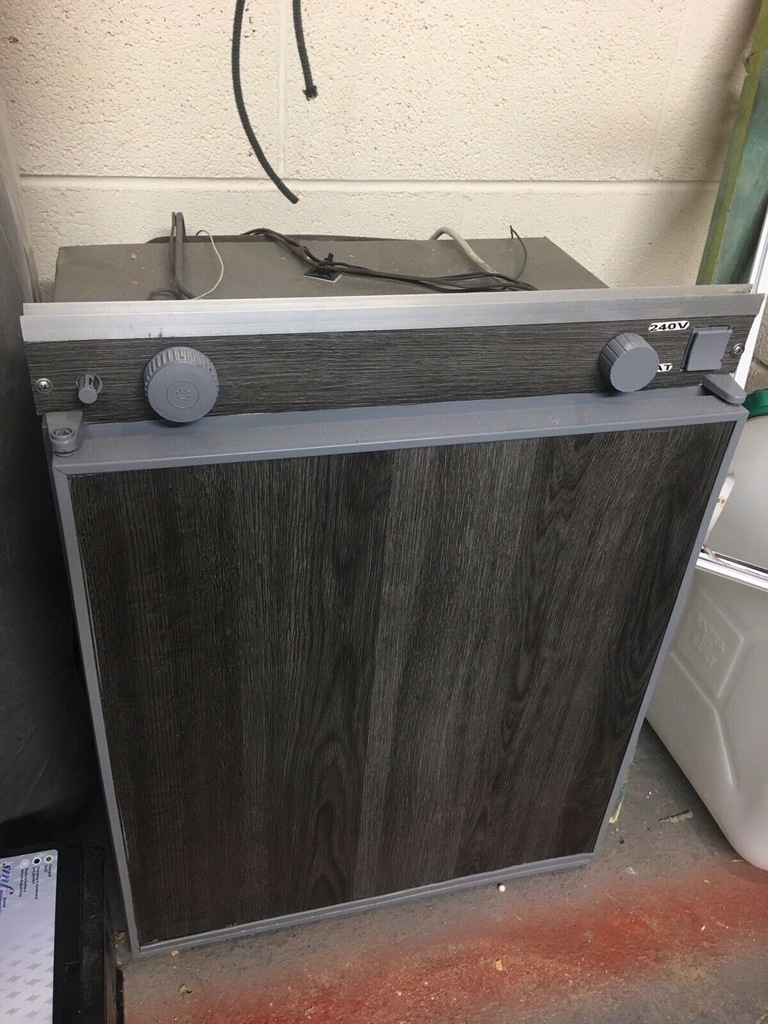 Lodówka kempingowa Electrolux 60 cm 12v 230v gaz - 8491631098 ... Lodówka kempingowa Electrolux 60 cm 12v 230v gaz - 8491631098 ...
