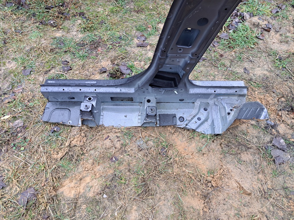 BMW X3 G01 PRAWY PRÓG SŁUPEK DRZWIOWY - 13334704810 - oficjalne ...