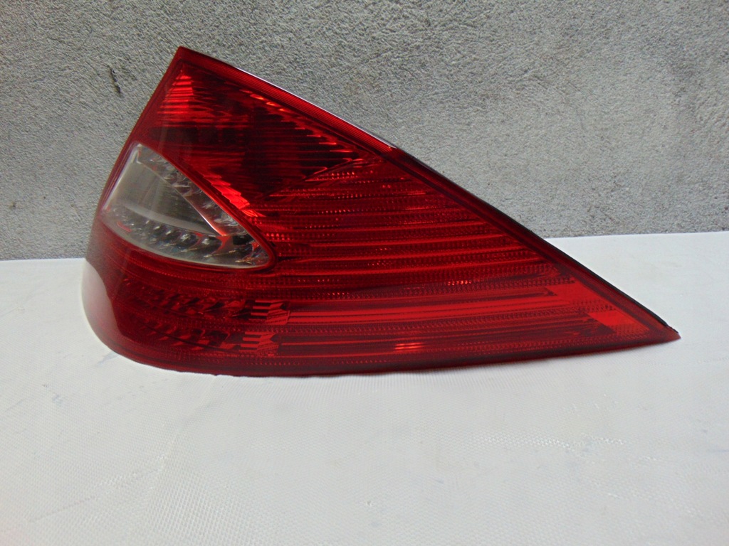Купить Фонарь задний правый Mercedes W219 CLS LIFT A2198200664: отзывы ...