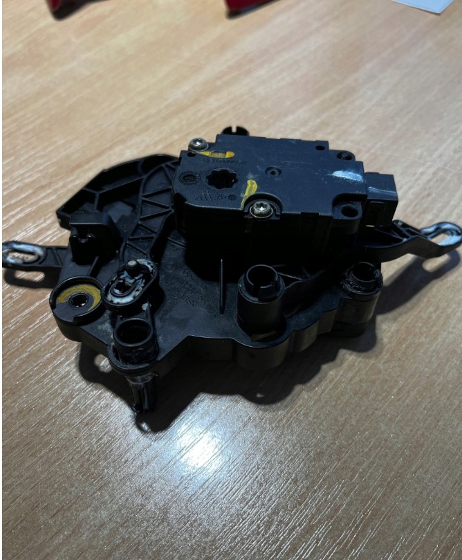 Silnik zaworu nagrzewnicy z mechanizmem Mercedes C205 - 14654254332 ...