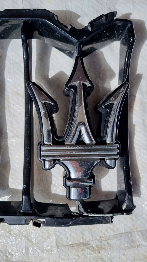 MASERATI GHIBLI M157 13-17 znaczek logo grilla ORG - 13634989515 ...