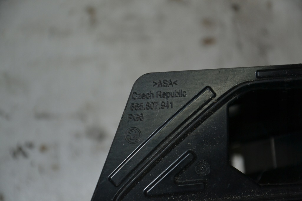 Skoda Kodiaq mocowanie spryskiwacza lewe 565807941 - 7723442700 ...