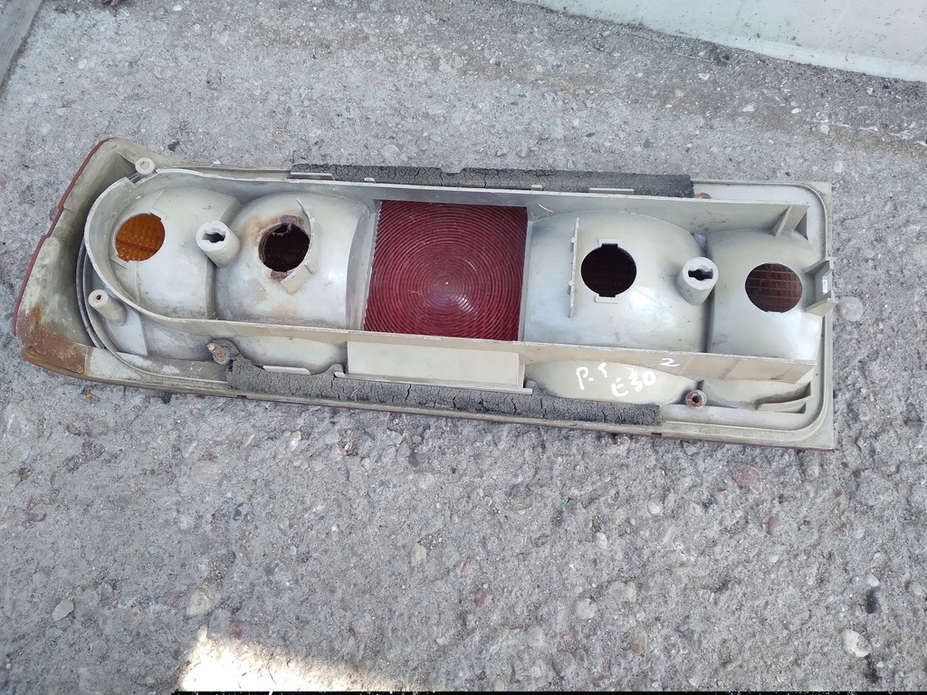 BMW E30 wąska przedlift lampa prawa tył oryginał - 13679580595 ...