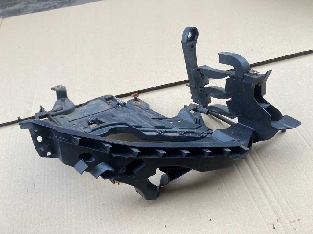 ŚLIZG LAMPY MOCOWANIE AUDI A4 B8 PRAWY 8K0805608A - 13513034769 ...