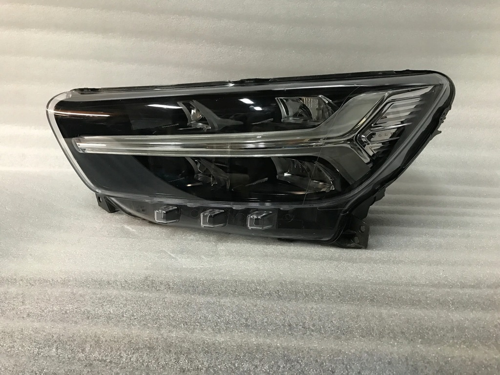 Volvo XC40 2020 LEWA PRZEDNIA 32342456 - 13744004646 - oficjalne ...