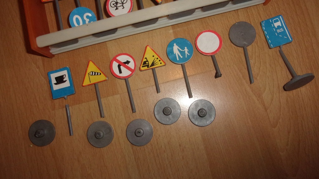 ,ZNAKI DROGOWE - ZABAWKA PRL - 8685467226 - oficjalne archiwum Allegro