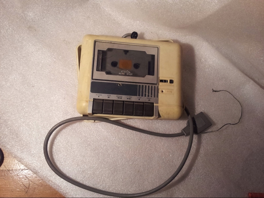 magnetofon COMMODORE C64 128 DATASSETTE - 13930177331 - oficjalne archiwum Allegro