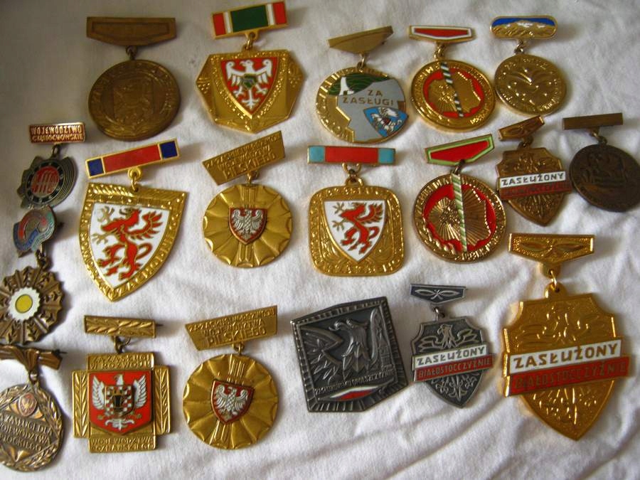 MEDAL ODZNACZENIE ZA ZASŁUGI DLA ...19 SZTUK PRL - 14378884889 - oficjalne archiwum Allegro