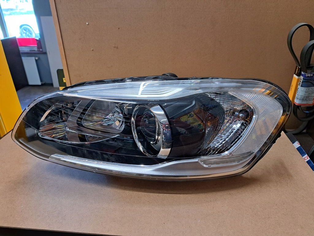 LEWY xenon skrętny VOLVO XC60 FL 31698808 8 pinów - 14397803737 ...