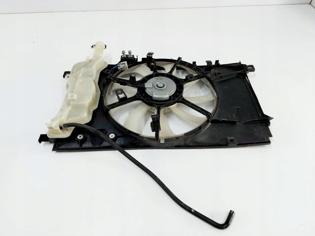 TOYOTA YARIS IV 21r. Obudowa wentatora chłodnic 1.5 hybrid 16363-K0020 ...