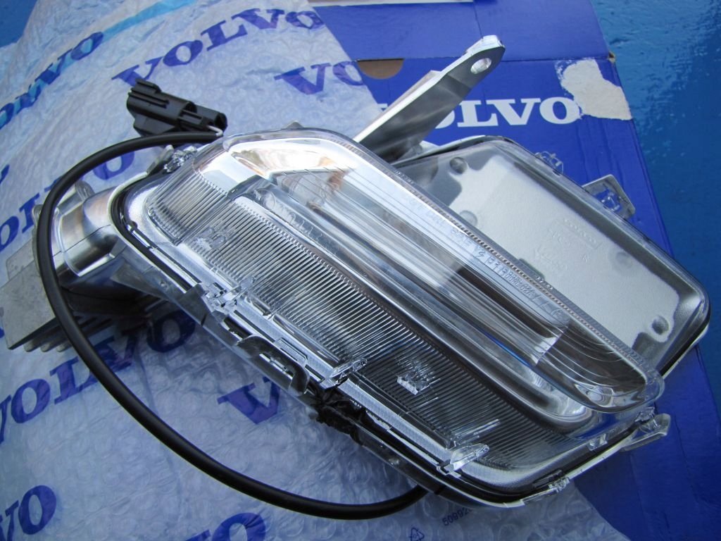 VOLVO XC60 lift - NOWY HALOGEN LAMPA LED DRL PRAWY - 14598520332 ...