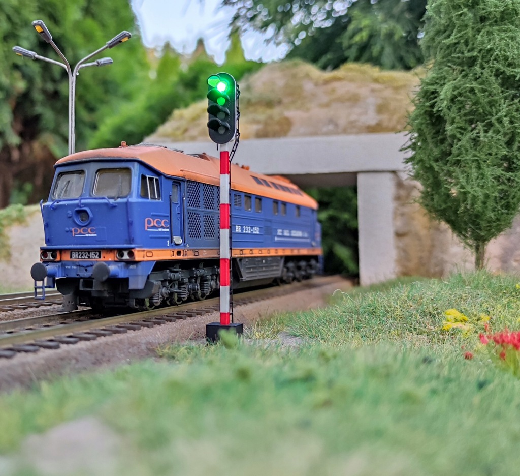 Semafor 4-komorowy LED H0 - 11634506937 - oficjalne archiwum Allegro