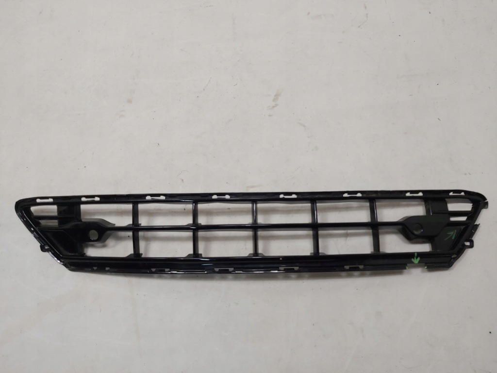 KRATKA ŚRODKOWA ZDERZAKA VOLVO XC60 II R-DESIGN - 12585965618 ...