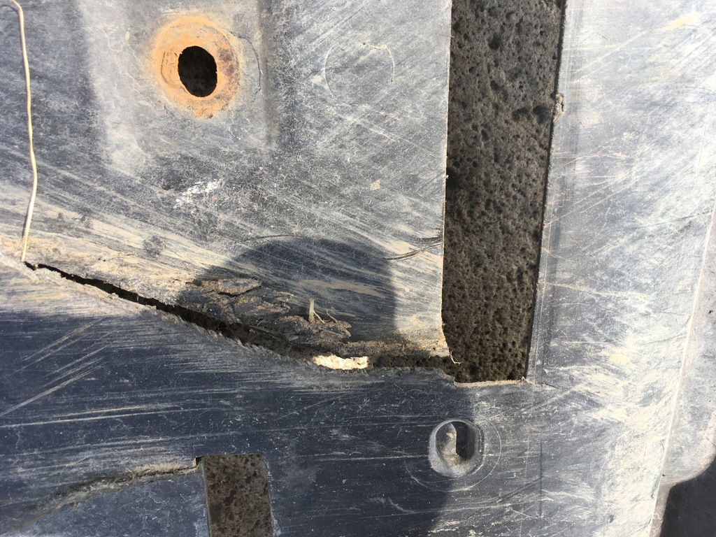 OSŁONA POD SILNIK ZDERZAK AUDI A6 C6 4F0863821 - 12570914893 ...