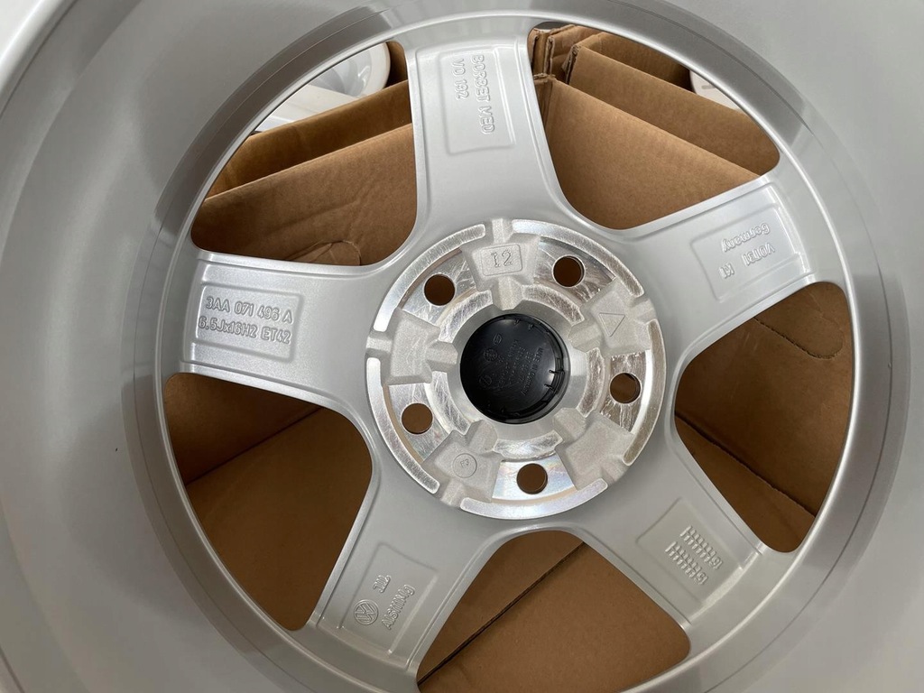 Felgi 16cali 3AA Vw Golf R-line Caddy Passat T-Roc - 12626704538 ...