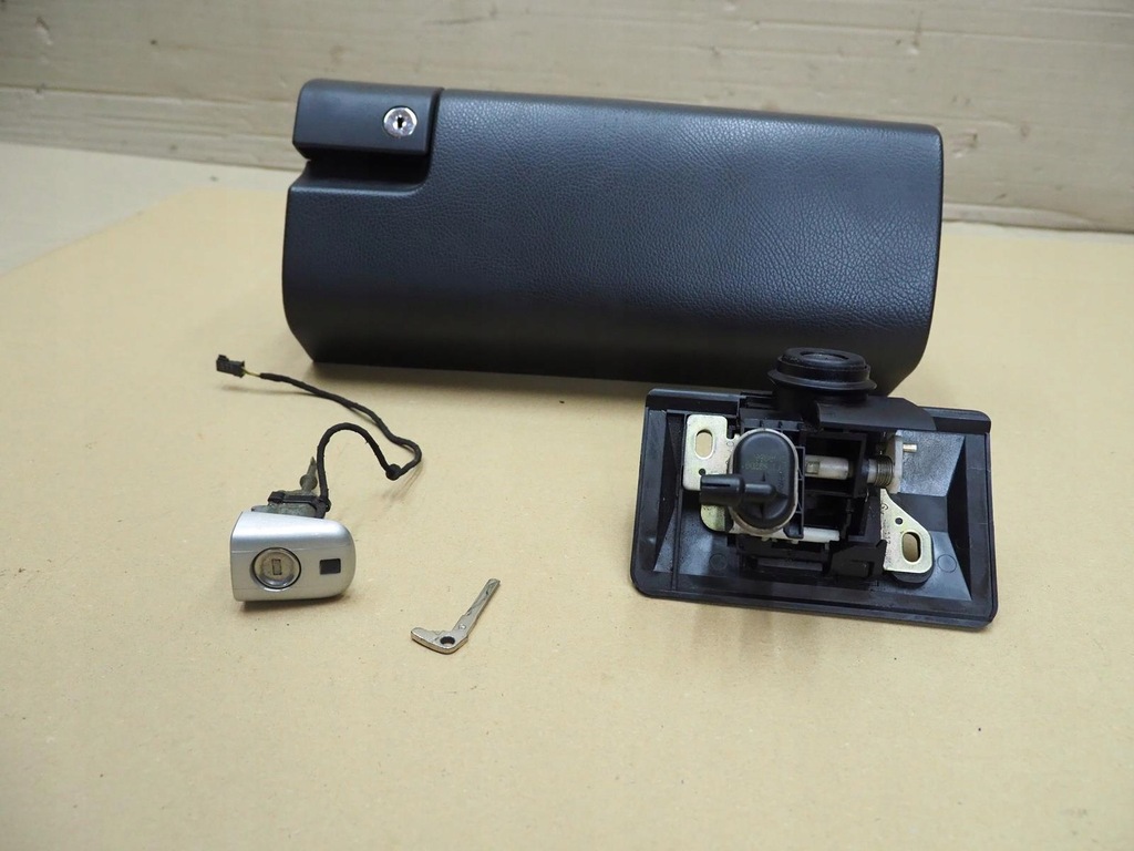 MERCEDES W210 KLUCZYK WKLADKA ZAMEK KLAPY SEDAN - 13168678047 - oficjalne archiwum Allegro