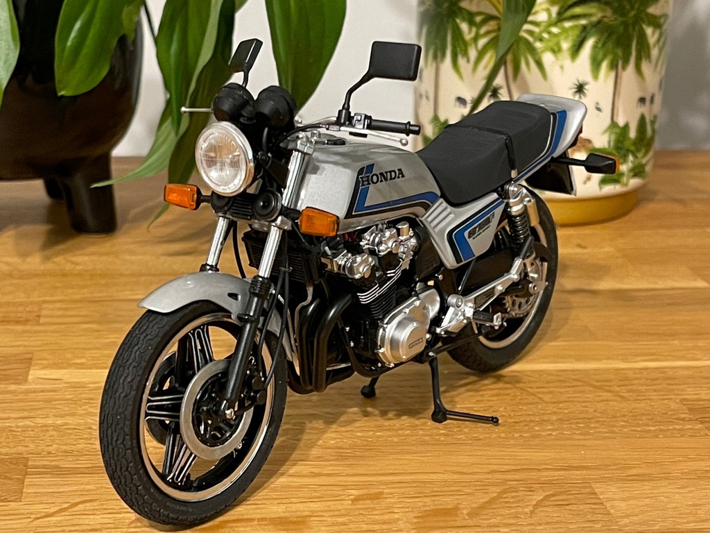 Model motocykla Honda CB750F w skali 1:12 firmy "Tamiya" - 15012491375 - oficjalne archiwum Allegro