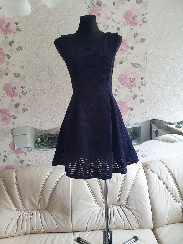 GRANATOWA SUKIENKA ROZKLOSZOWANA GRUBA KORONKA - 13196323724 ...