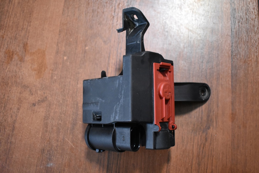 IDEALNY ROZDZIELACZ PRĄDU SKRZYNKA BEZPIECZNIKÓW AUDI A4 A5 B9 1 ...