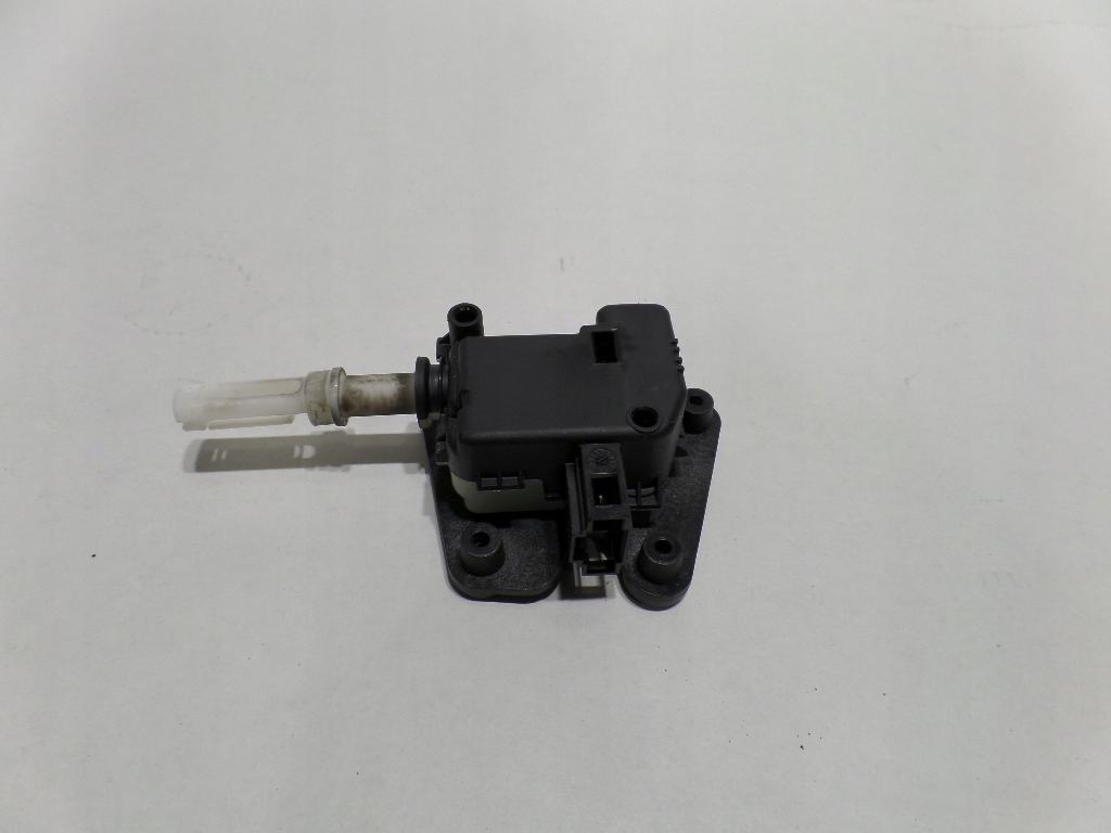 AUDI A4 B7 SIŁOWNIK ZAMKA KLAPY 8E9827833 - 13578171724 - oficjalne ...