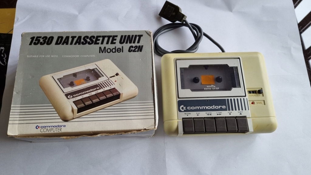 MAGNETOFON COMMODORE 1530 DATASSETTE UNIT C2N GWR - 10732688317 ...
