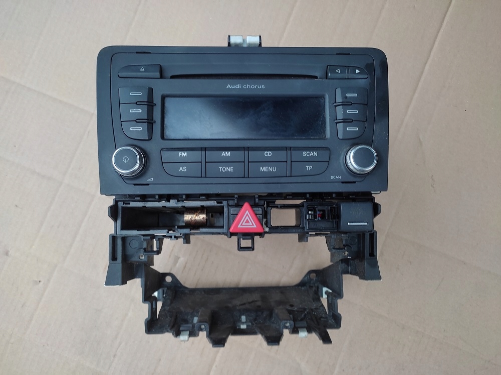 AUDI A3 8P lift KIESZEŃ KOSZ RADIA 8P0858005C - 13454479398 - oficjalne archiwum Allegro