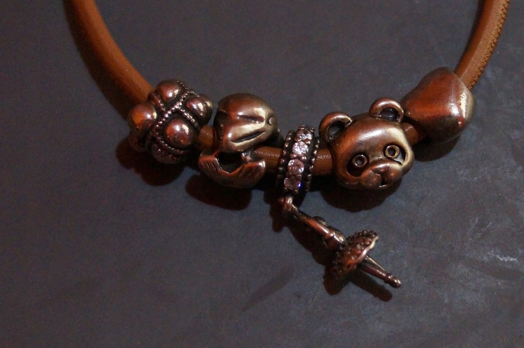 SKÓRZANA PANDORA MOMENTS ŚCIĄGANA + 5 CHARMSÓW - 13369462445 ...