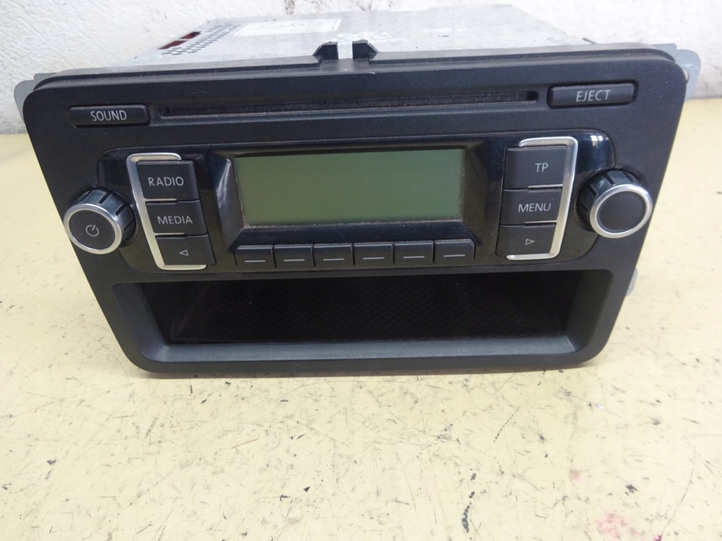 RADIO FABRYCZNE ORYGINALNE VW GOLF V PLUS 08R - 8334401933 - oficjalne archiwum Allegro