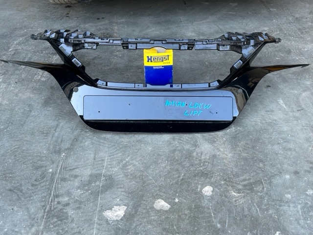 NISSAN LEAF II grill atrapa listwa wzmocnienie - 13186993938 ...