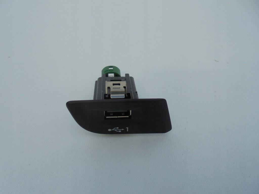 AUDI Q2 GNIAZDO USB 81B035726 - 9683278522 - oficjalne archiwum Allegro