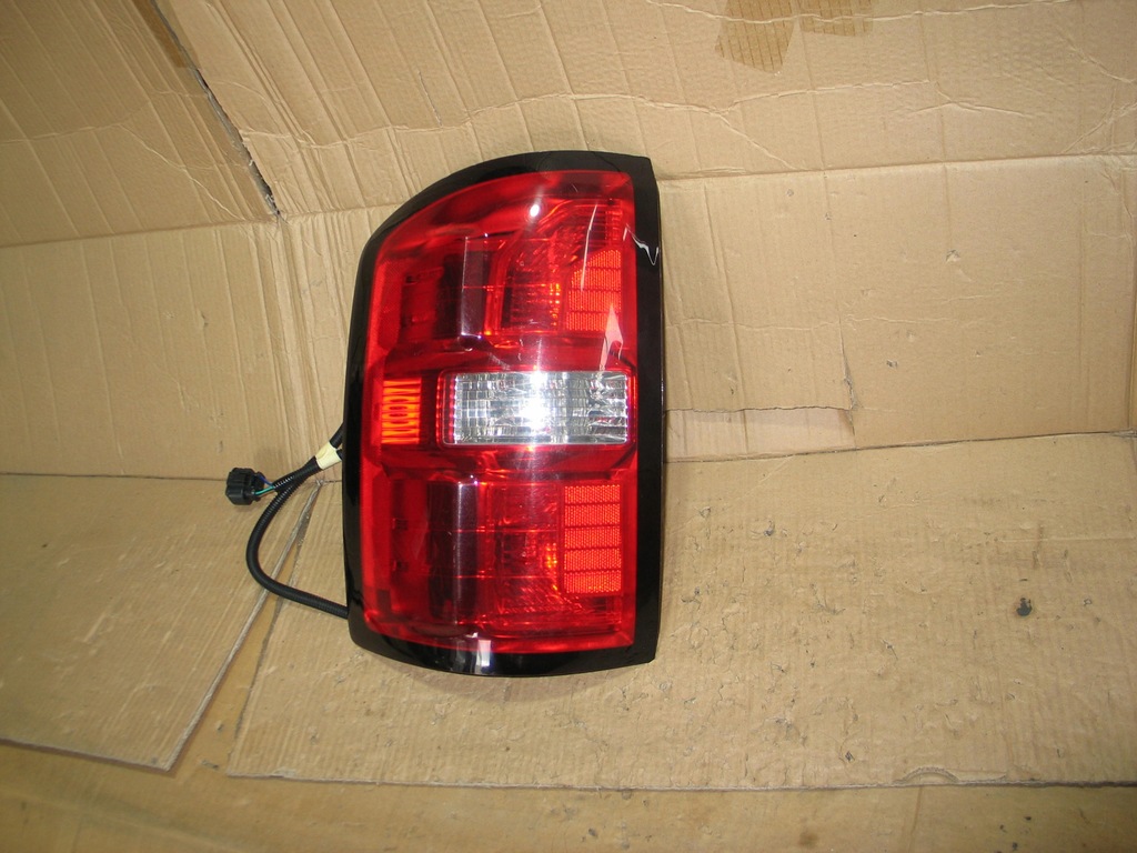 lampa tyl tylna gm gmc sierra chevrolet silverado - 12419921577 - oficjalne archiwum Allegro
