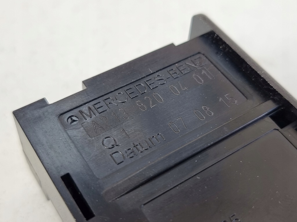 MERCEDES PANEL SD USB A2138200401 - 12399982050 - oficjalne archiwum ...