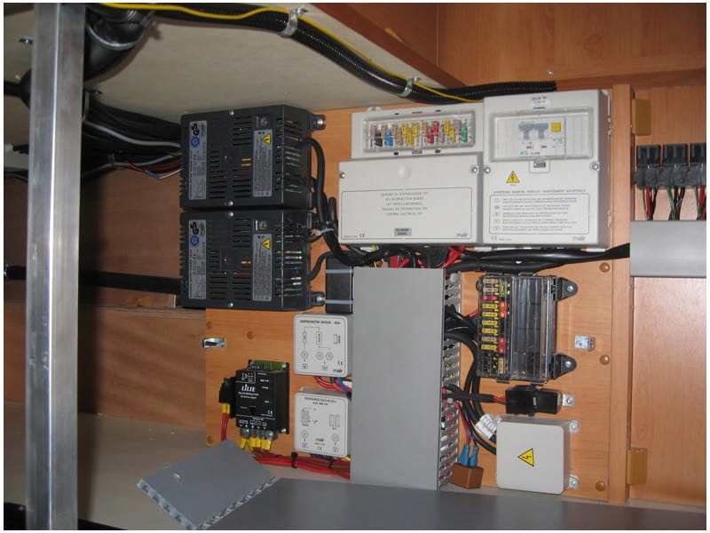 Panel sterowania zasilania kampera CBE PC380 Italy - 11643351124 ...