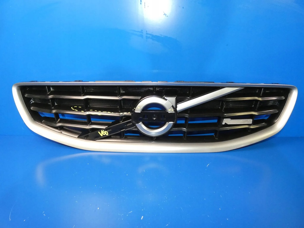 Volvo V60 S60 II GRILL ATRAPA ZDERZAKA PRZÓD R-DESIGN USZKODZONY ...