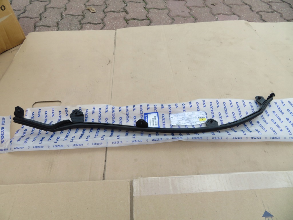 VOLVO V90 Listwa tył drzwi do zewnę szyby - 12627771334 - oficjalne ...