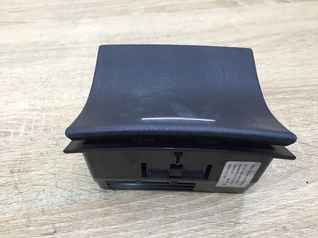 GNIAZDO ZAPALNICZKI 12V MERCEDES W221 A2218200009 - 9052374424 ...