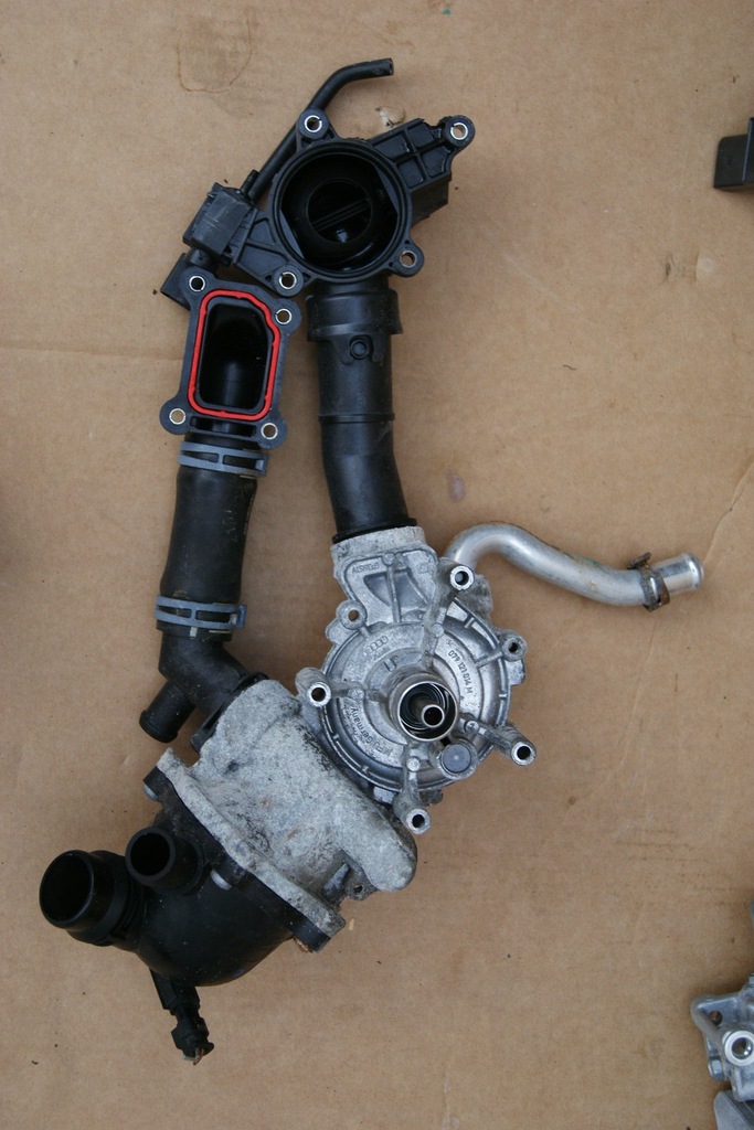 AUDI A8 4H POMPA WODY TERMOSTAT 079121014M - 7363194423 - oficjalne ...