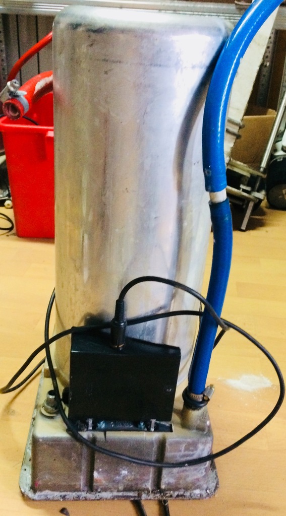 Podgrzewacz wody boiler przyczepy kempingowej 9L - 7674950814 ... Podgrzewacz wody boiler przyczepy kempingowej 9L - 7674950814 ...