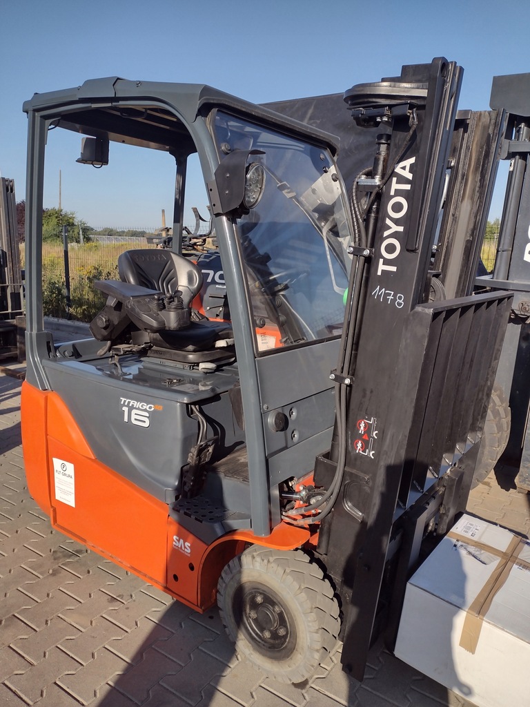 Czołowy wózek elektryczny Toyota 8FBE16T - 12277843126 - oficjalne ...