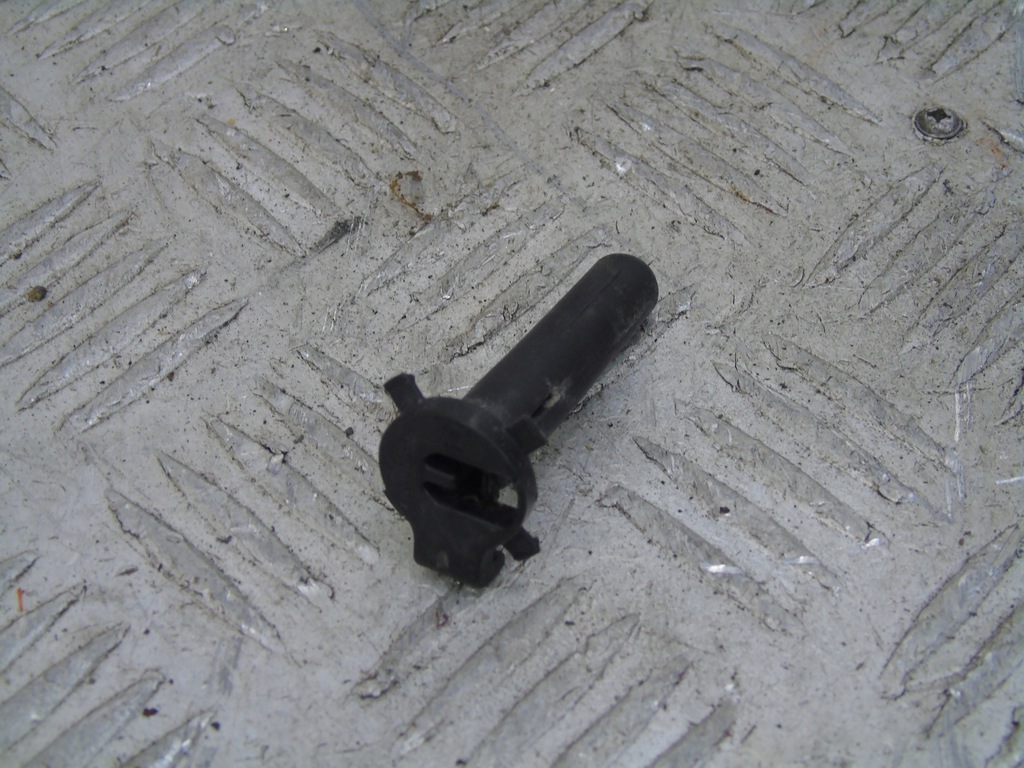 AUDI A4 B8 GUMA MOCOWANIE CHŁODNICY 001506A - 12158373683 - oficjalne ...