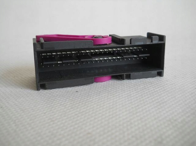 KOSTKA ELEKTRYCZNA WTYCZKA VW AUDI 4E0941817 - 13611211118 - oficjalne ...