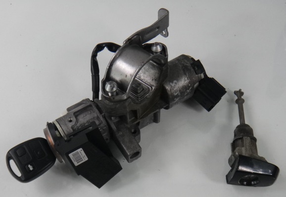 TOYOTA AVENSIS T25 LIFT STACYJKA KLUCZYK WKŁADKA - 8538330033 ...