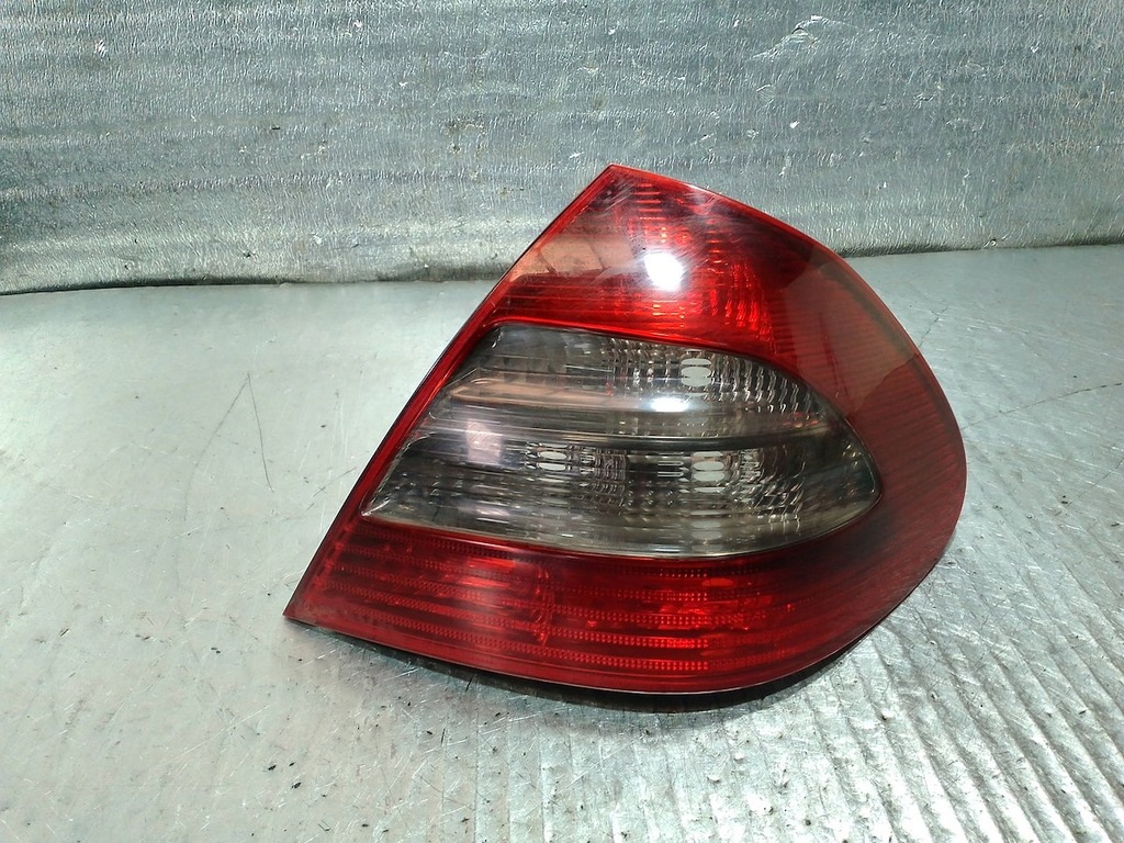 LAMPA TYLNA PRAWA MERCEDES-BENZ W211 A2118202464 - 14519323000 ...