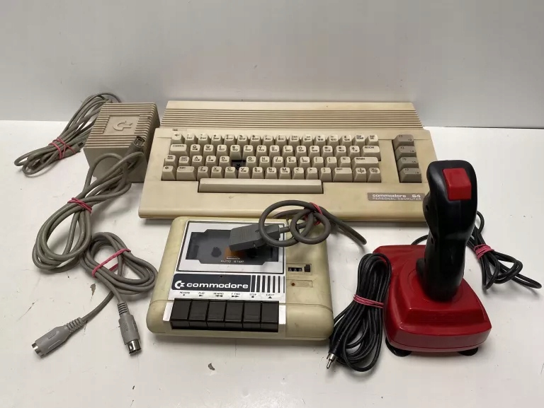 ZESTAW COMMODORE 64 C - 17274794450 - oficjalne archiwum Allegro