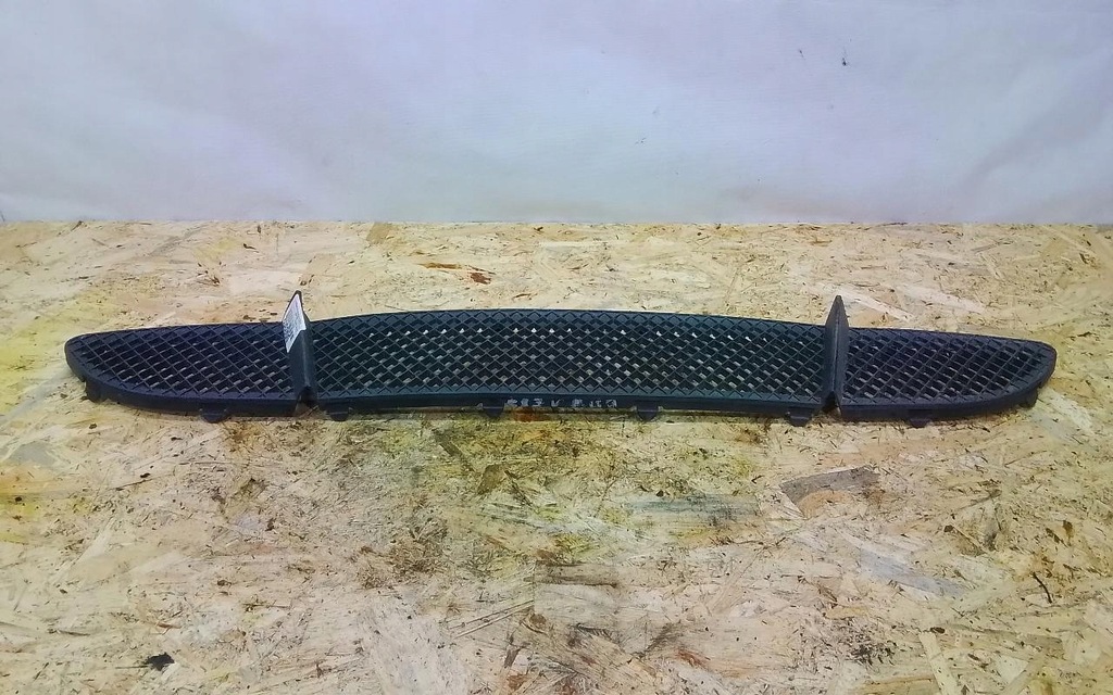 KRATKA ŚRODKOWA ZDERZAKA PRZÓD BMW 1 E87 7118161 - 13984634370 ...