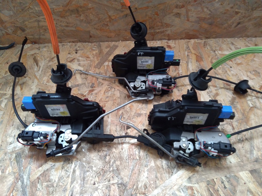 ZAMEK DOCIĄG LEWY PRZÓD AUDI A8 D3 EU 4E1837015A - 13606172923 ...