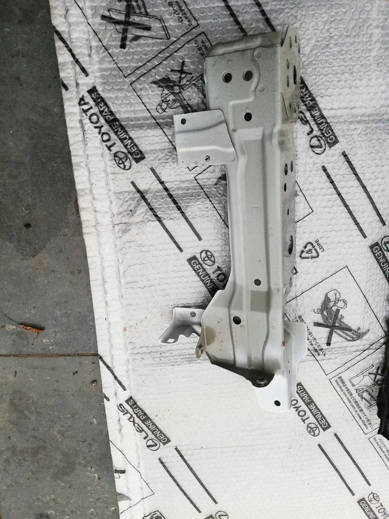 TOYOTA COROLLA E21KOMBI HB PAS PRZEDNI PION LEWY - 13122147357 ...