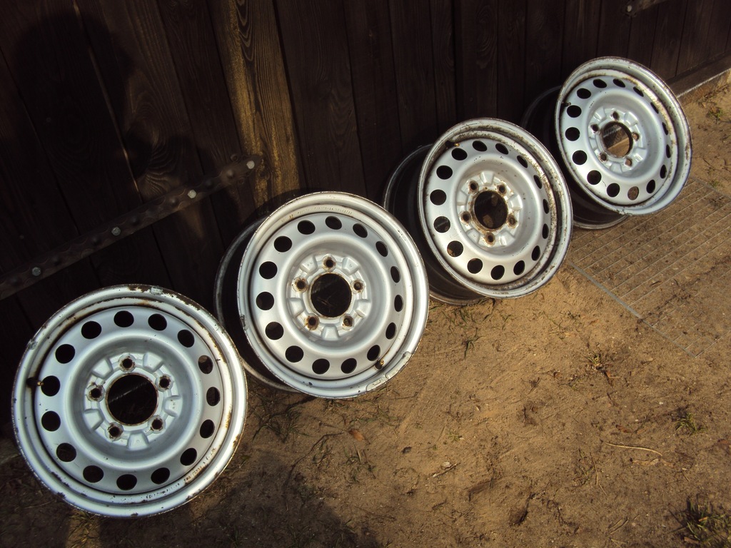 Kia Sorento I felgi stalowe 7Jx16 5x139.7 ET45 - 13562482154 ...