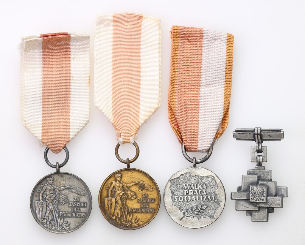 Medale i odznaczenie dla zasłużonych, zestaw 4 sztuk - 14812016499 - oficjalne archiwum Allegro